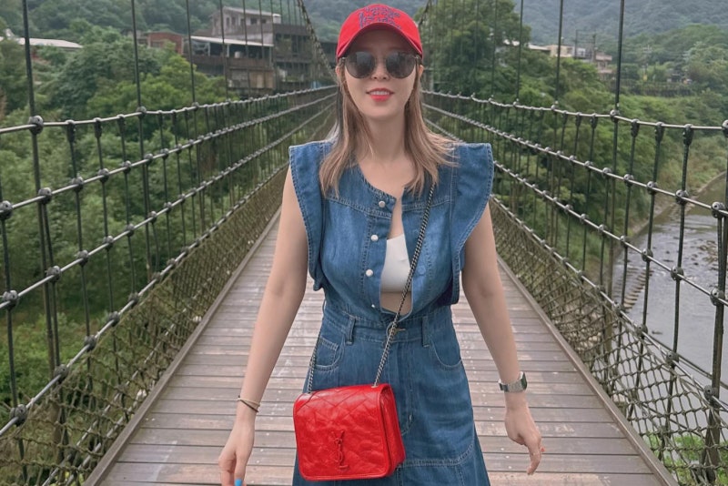 코요테 신지 대만 여행룩 택한 입 생로랑 레드 크로스백 가방 가격은 네이버 블로그