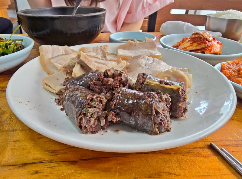 부산 용호동 밥집 수육 백반 합천 국밥집 주차장 네이버 블로그