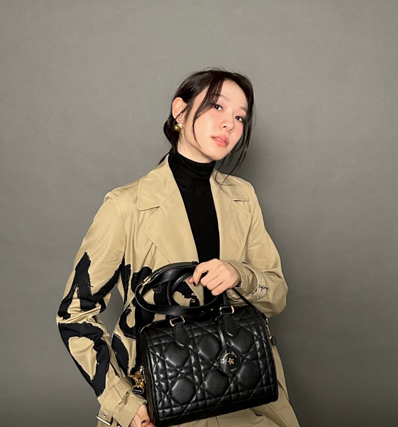 김연아 디올 그루브 난리난 크로스백 숄더백 20대 30대 40대 명품백 여자 명품 가방 가격은 네이버 블로그