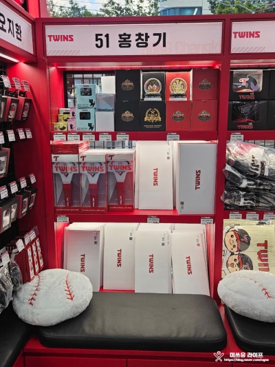 LG트윈스 GS25편의점 컨셉스토어 방문후기(위치, 판매 굿즈, 아와모리 소주, 우승 샴페인) : 네이버 블로그