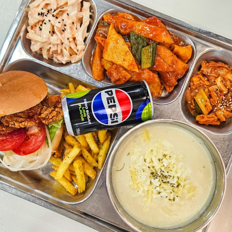 단체급식 치킨버거와 어묵볶이 버거특식 메뉴추천 영양사의 식단일기 네이버 블로그