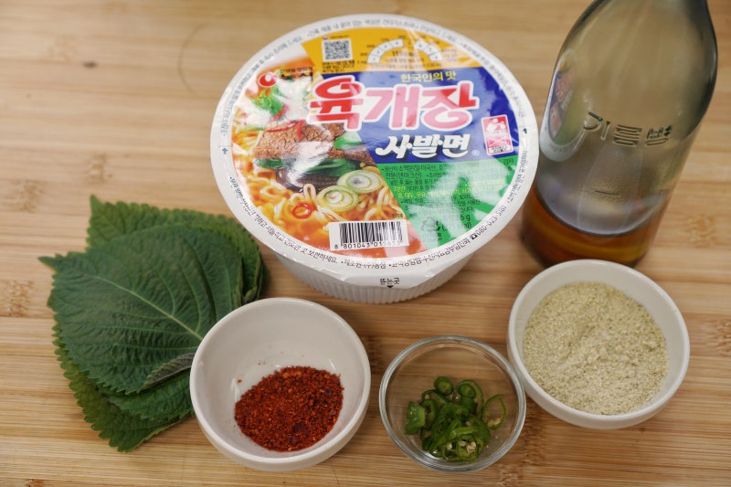 육개장 사발면 맛있게 먹는법 감자탕 맛이 나는 라면조합 들깨가루 깻잎이 킥 네이버 블로그