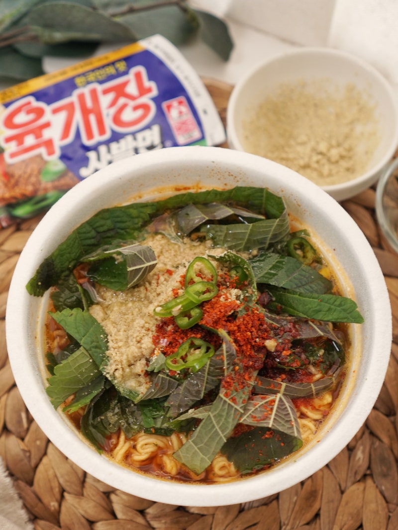 육개장 사발면 맛있게 먹는법 감자탕 맛이 나는 라면조합 들깨가루 깻잎이 킥 네이버 블로그