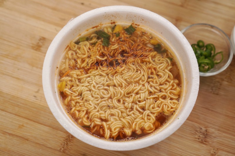 육개장 사발면 맛있게 먹는법 감자탕 맛이 나는 라면조합 들깨가루 깻잎이 킥 네이버 블로그
