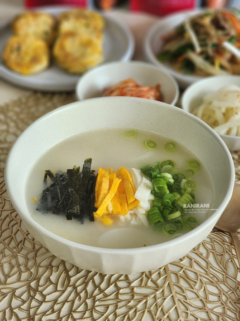 사골 떡국 끓이는법 사골육수활용 떡국 레시피 더미식 사골곰탕 네이버 블로그