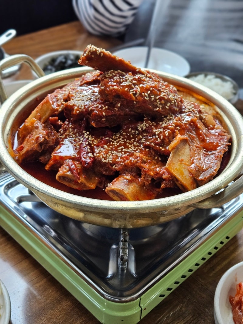 매콤한 갈비찜 맛집을 찾는다면 진해 용원 고향 네이버 블로그