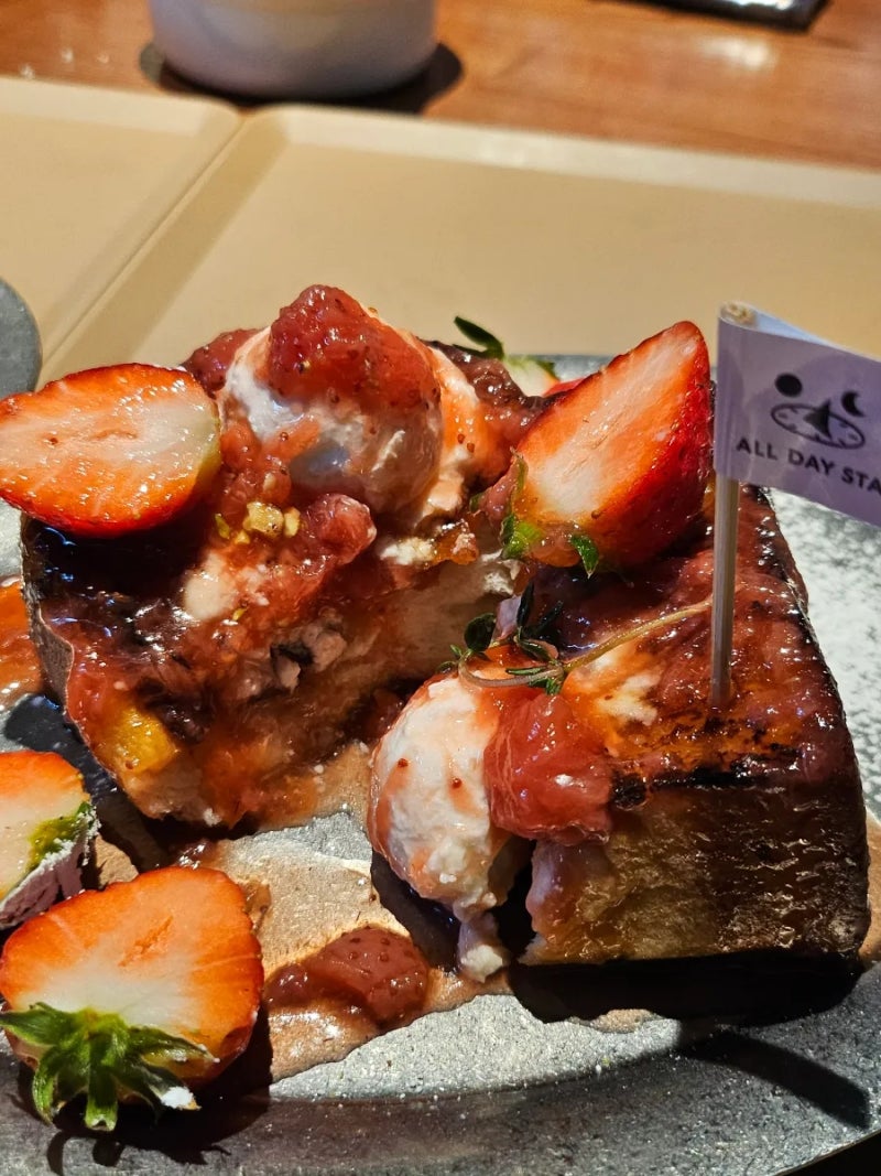 춘천 대형카페 데이트하기 좋은 브런치 맛집 올데이스테이 네이버 블로그