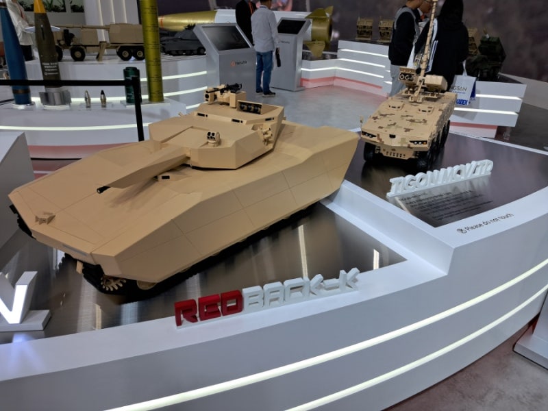 2024 KADEX : 한화에어로스페이스(K9A3/신형 차륜형 자주포/수출형 천무 발사 플랫폼 / 40mm 대공포 시스템 ...