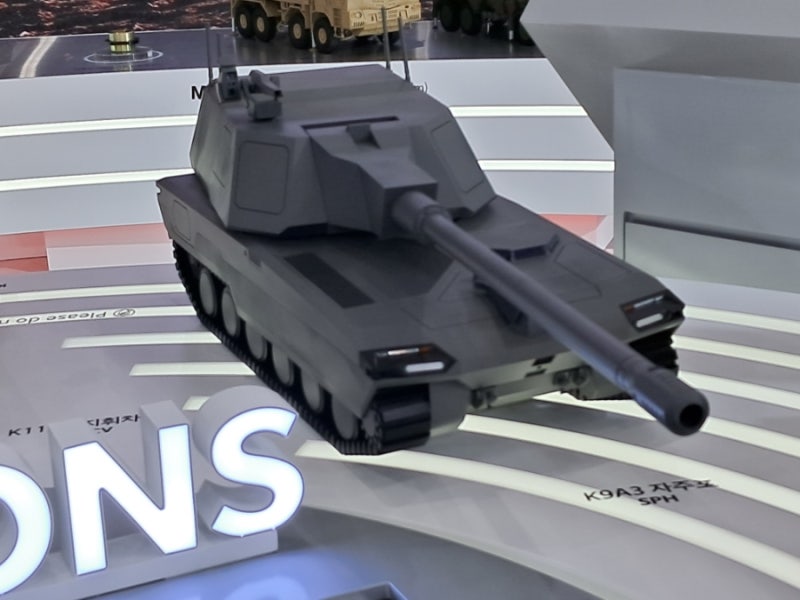 2024 KADEX : 한화에어로스페이스(K9A3/신형 차륜형 자주포/수출형 천무 발사 플랫폼 / 40mm 대공포 시스템 ...