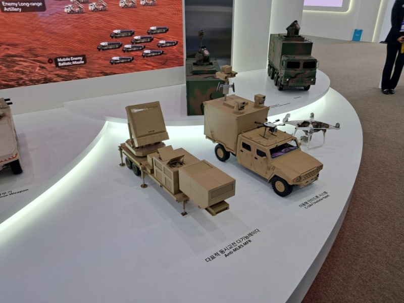 2024 KADEX : 한화에어로스페이스(K9A3/신형 차륜형 자주포/수출형 천무 발사 플랫폼 / 40mm 대공포 시스템 ...
