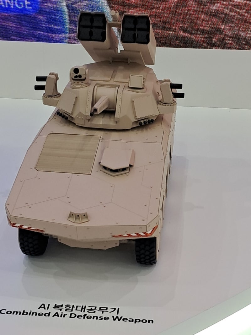 2024 KADEX : 한화에어로스페이스(K9A3/신형 차륜형 자주포/수출형 천무 발사 플랫폼 / 40mm 대공포 시스템 ...