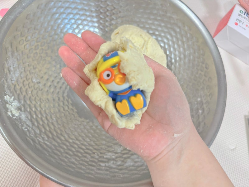 0세 만1세 겨울 놀이 밀가루 눈뭉치 속 장난감을 꺼내요 네이버 블로그