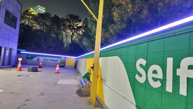 주유소 담장에 설치한 E47 옥외 경관 라인조명 (RGB 파노라마) : 네이버 블로그