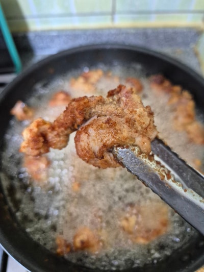 [치킨만들기1탄 ] 후라이드치킨만들기 레시피 황금비율 튀김옷 꿀팁 10분 조리법 ↑ : 네이버 블로그