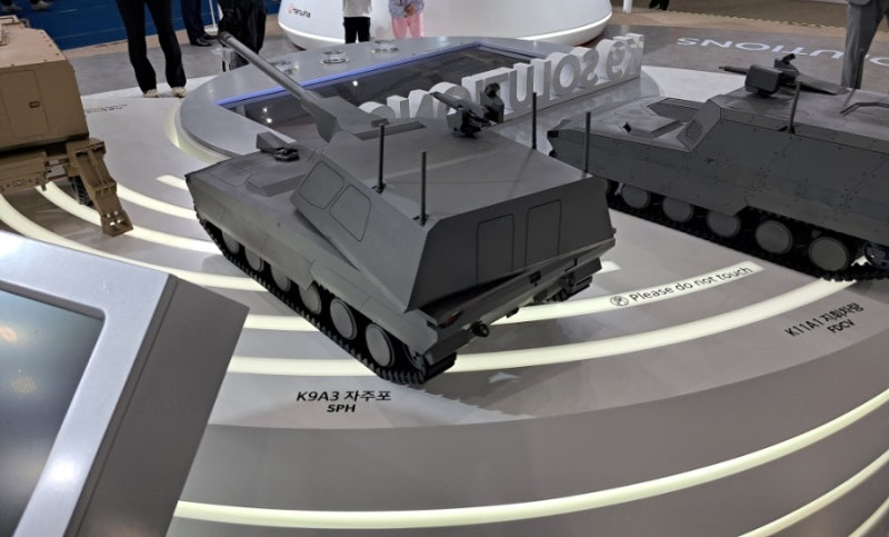 2024 KADEX : 한화에어로스페이스(K9A3/신형 차륜형 자주포/수출형 천무 발사 플랫폼 / 40mm 대공포 시스템 ...