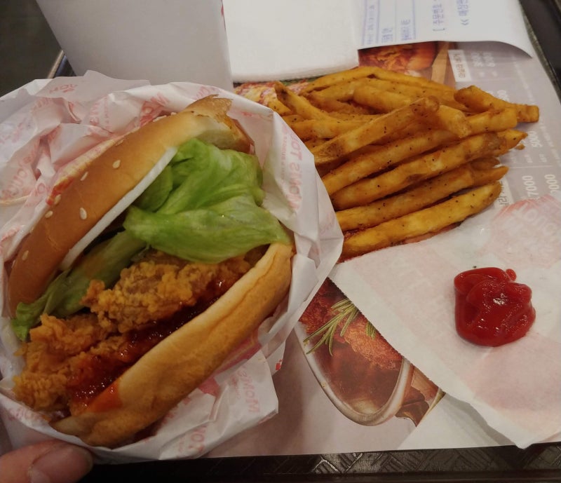 맘스터치 에드워드리 버거 실망 리뷰 베이컨잼 가격 칼로리 네이버 블로그